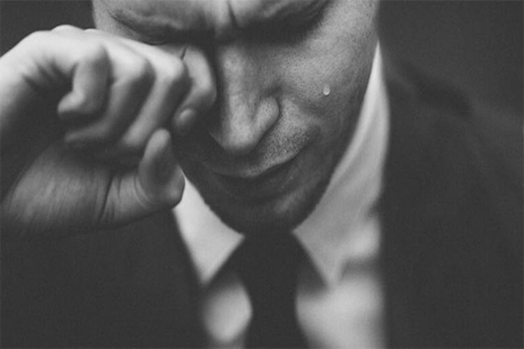 Ağlayan Erkek Psikolojisi Nasıl Olur? - Güncel Oku