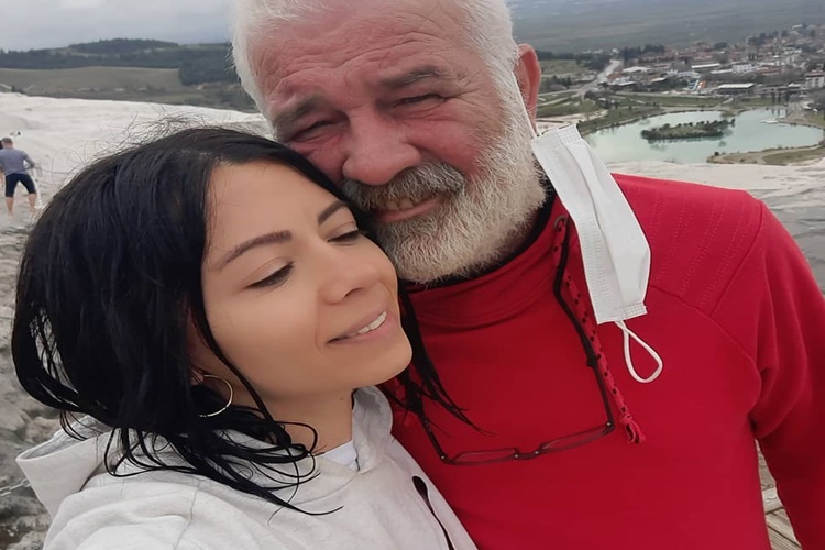 Ali Tezel'in Eşi Kimdir? - Güncel Oku