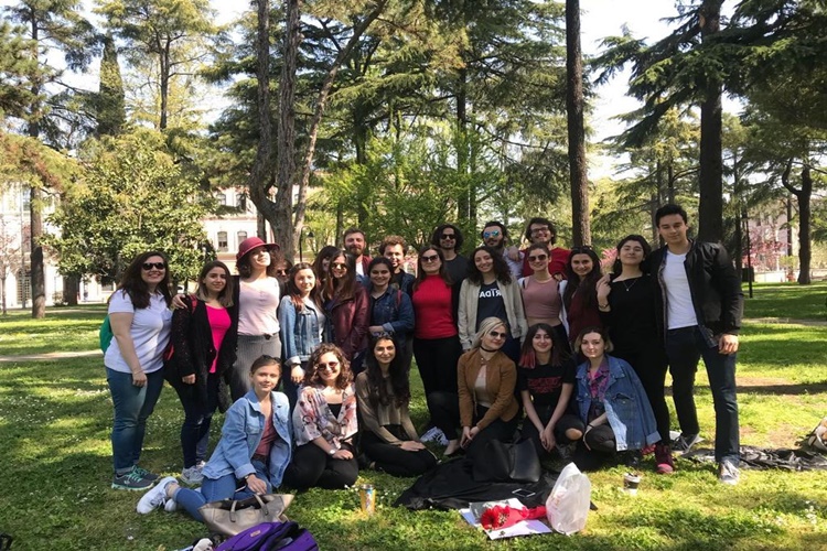 Alman Dili ve Edebiyatı Bölümü Mezunları Ne İş Yapar? - Güncel Oku