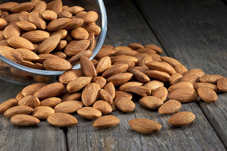 Badem Nasıl Toplanır? - Güncel Oku