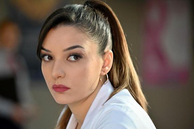 Damla Colbay Kimdir? - Güncel Oku