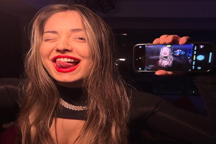 Elanur Pat Dövmesi Var Mı? - Güncel Oku