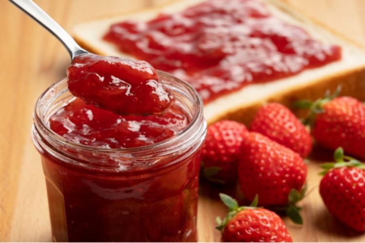 Evde Çilek Reçeli Nasıl Yapılır? - Güncel Oku