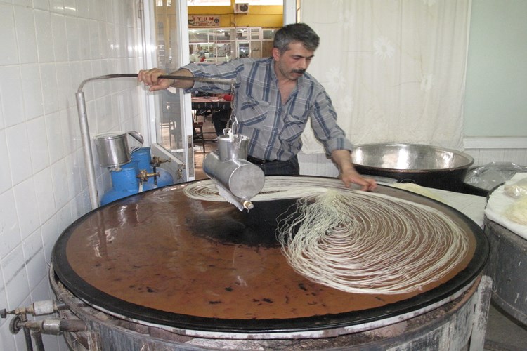 Kadayıf Hamuru İle Neler Yapılır? - Güncel Oku