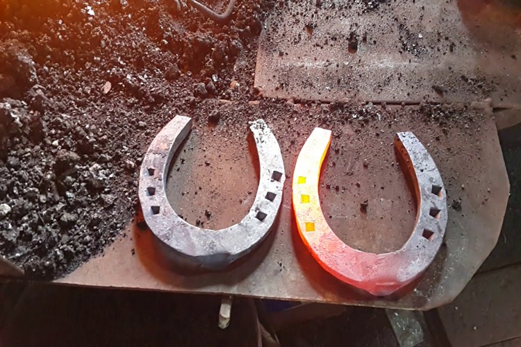 Kahve Falında 2 At Nalı Görmek Ne Anlama Gelir? - Güncel Oku