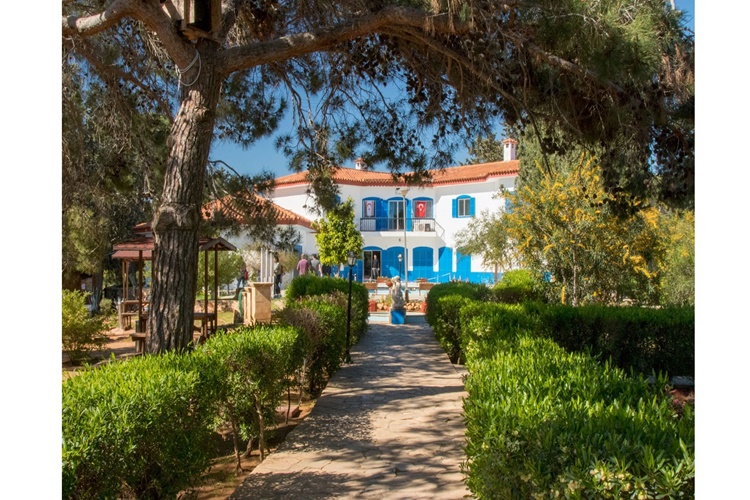 Kıbrıs Mavi Köşk Hikayesi Nedir? - Güncel Oku