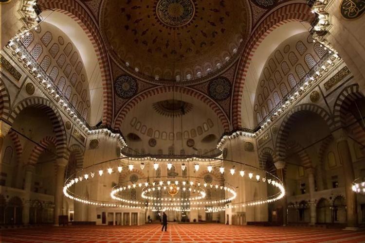 Namaz Kılarken Hep Aynı Sureler Okunur Mu? - Güncel Oku