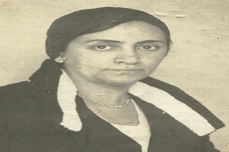 Safiye Ali Eserleri Nelerdir? - Güncel Oku