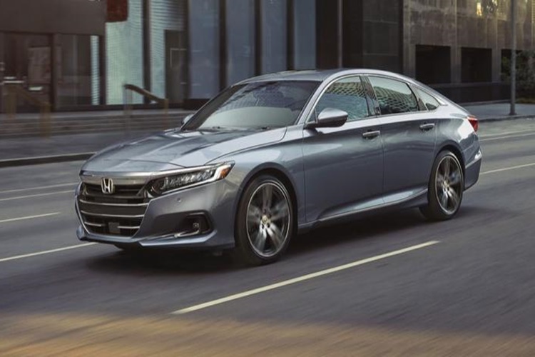 Sedan Araba Arka Cam Filmi Nasıl Çekilir? - Güncel Oku