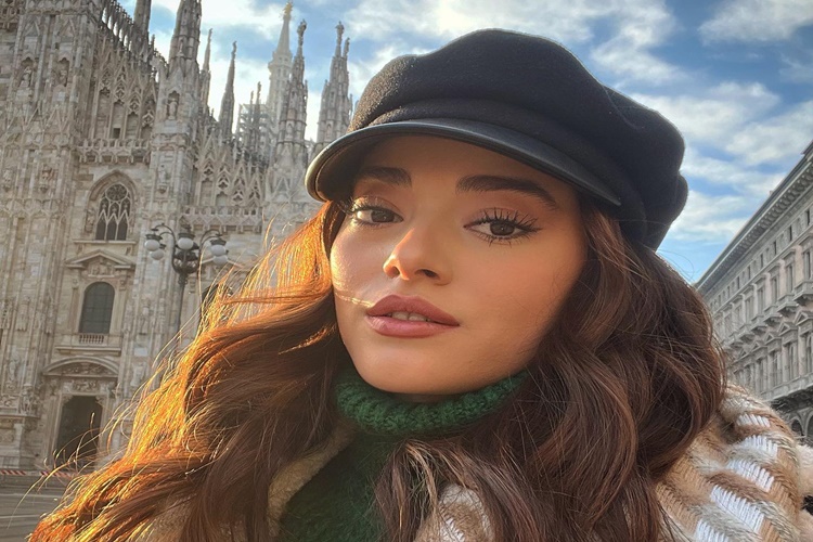 Simay Barlas’ın Babası Kimdir? - Güncel Oku