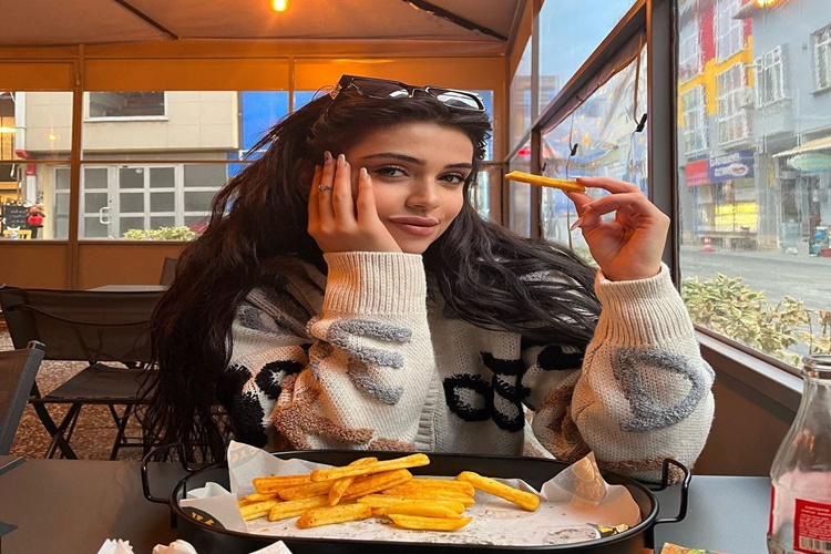 Simge Nur Erkoç Aslen Nereli? - Güncel Oku